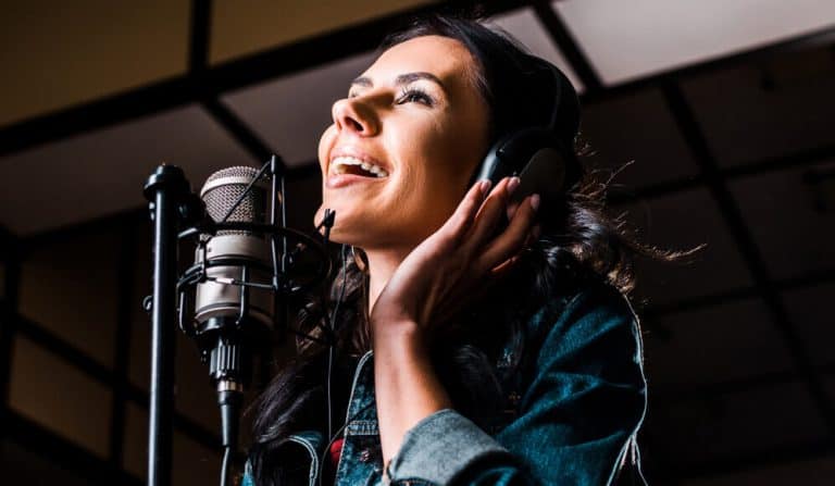 How To Relax Your Throat When Singing - BecomeSingers.Com ...